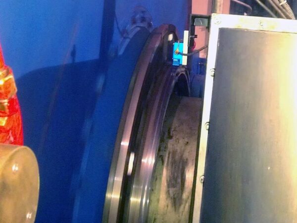 MAG with large split pulse wheel for improved control accuracy ...